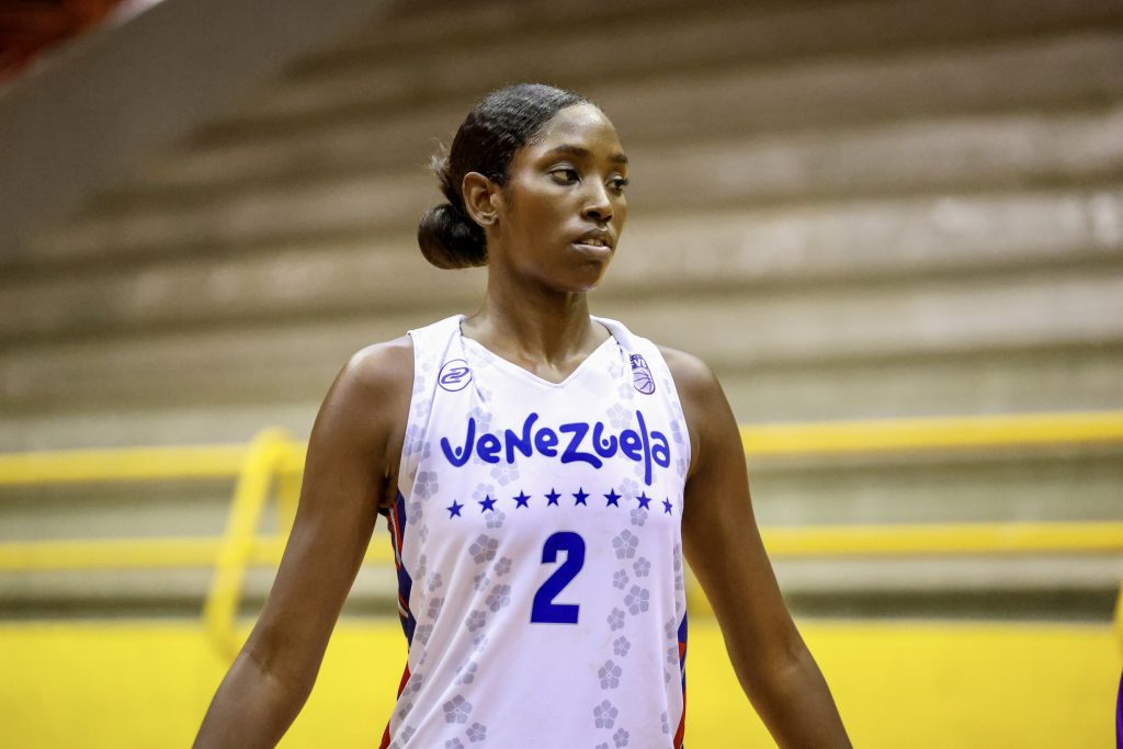 Enggy Rudas: “Quiero mejorar mis movimientos como pívot, el drible y el ...